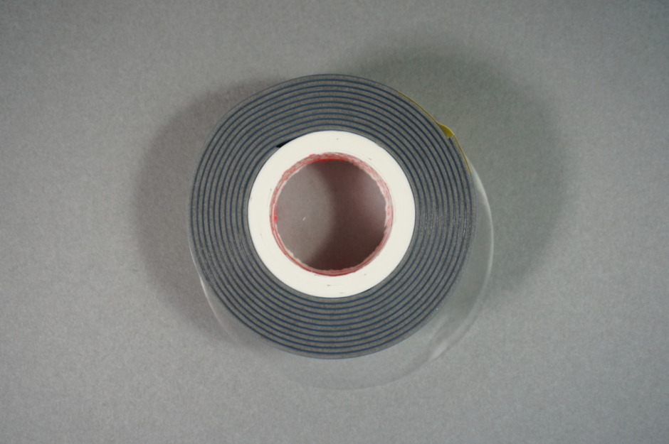 簡単には剥がれない驚異の粘着力！3M「スコッチ超強力両面テープ プレミアゴールド 粗面用（KPR-19）」レビュー | interact